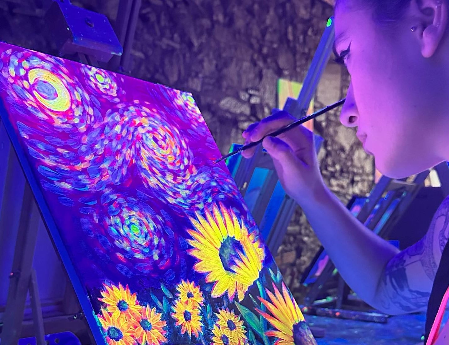 Wine Gogh inventa pintar con luz con concepto art and wine